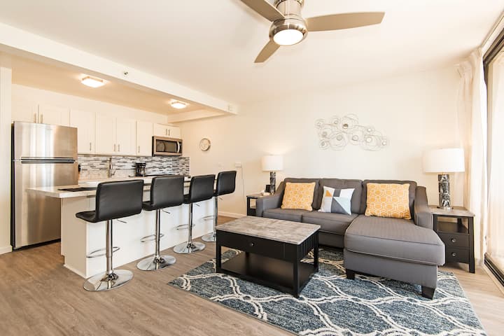 Ocean & Diamond Head Views Condo At Waikiki Sunset - Honolulu, HI