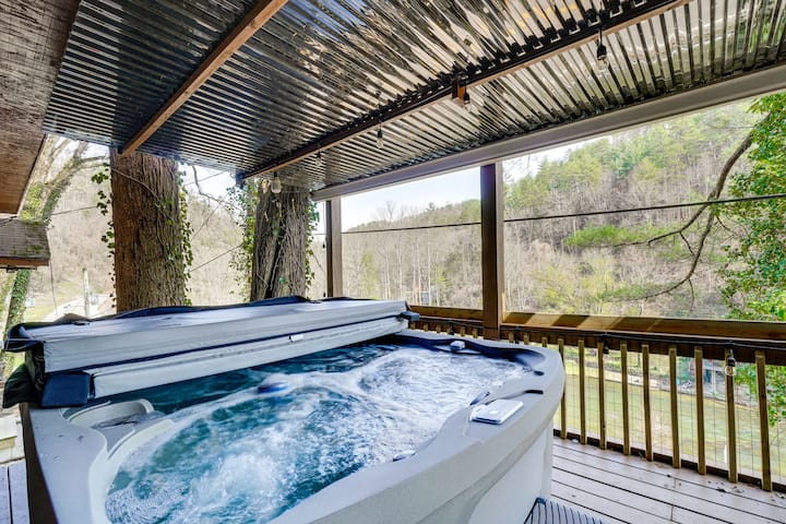 Hot Tub, Trails, Views! Little River Retreat - Townsend, TN