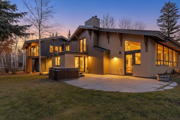 Sawtooth Modern | Steps To River | Hot Tub | Ski - Sun Valley, ID