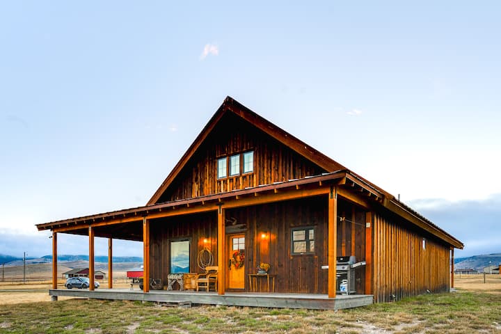 Ennis Home: Try The Yellowstone Lifestyle! - United States