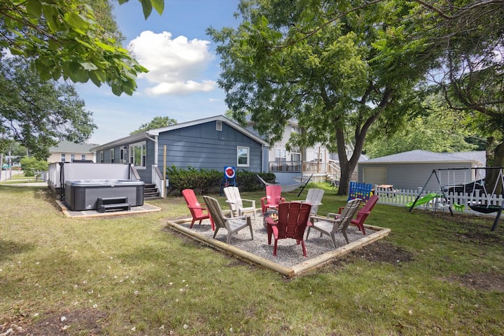 Two Beach Homes With 2 Hot Tubs Sleeps 20+ - New Buffalo, MI