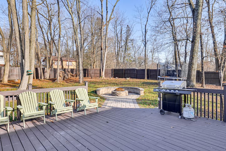 Pet-friendly Group Getaway 12 Mi To Camelback Mtn! - Tannersville, PA