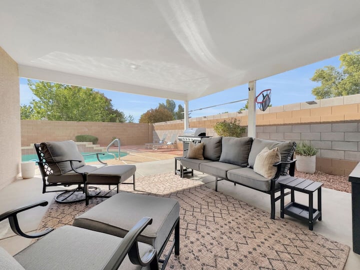 Surprise! Hot Pool Home! Sleeps 10, So Cool! - Surprise