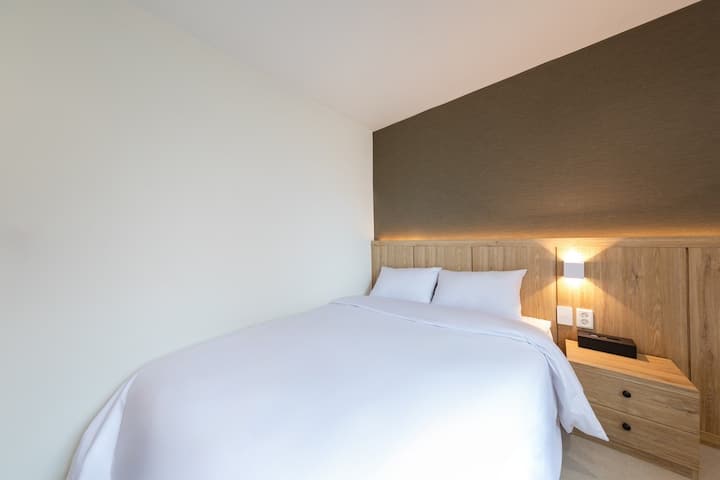 #강릉역근처 #경포해변 #안목해변 #중앙시장 501호더블 침대  온돌 룸 - Gangneung-si