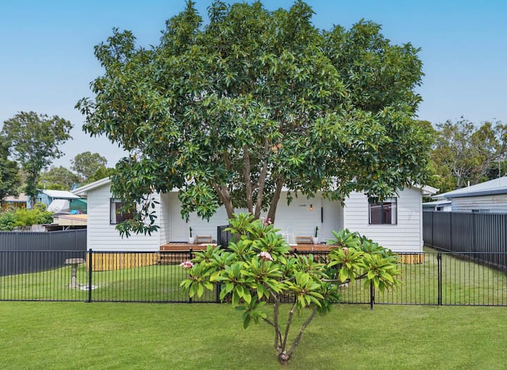 Welcome To Roy And Estelles House - North Stradbroke Island