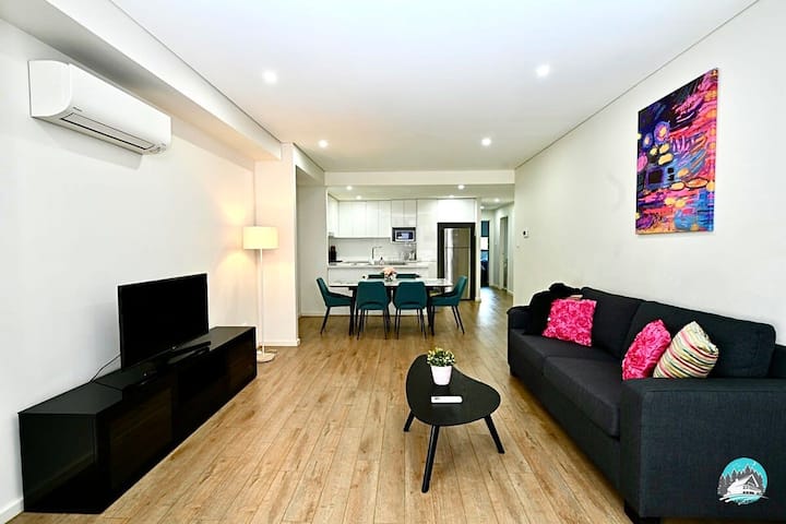 Comfortable 2br Apt W/ Parking - Strathfield