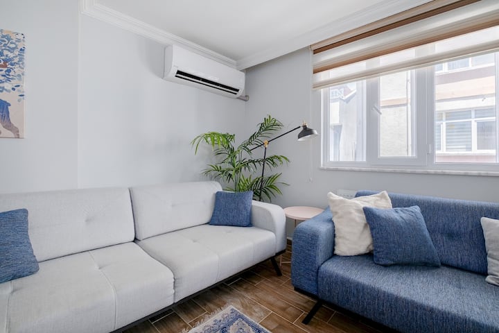 Modern Balcony Flat, 10 Minutes To ÜSküdar Seafro - Estambul