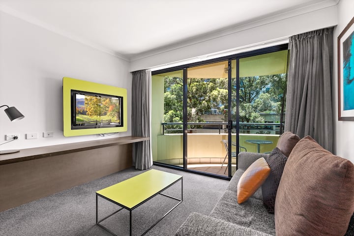 Sleek 1-bed By Jubilee Park With Pool - Parramatta