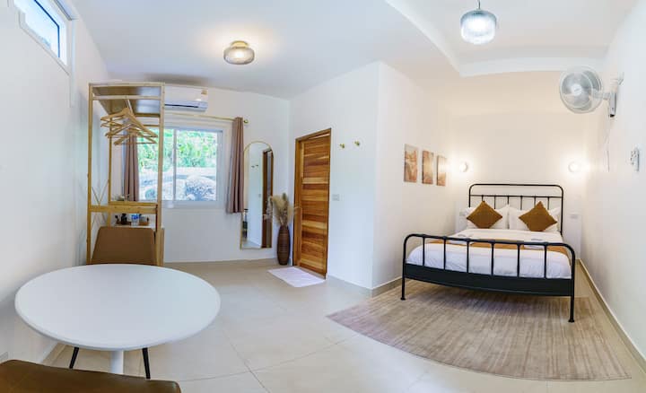 First Floor Queen Room - By Aura - Ko Tao