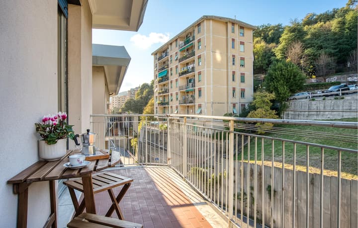 2 Bedroom Stunning Apartment In Genova - Casella