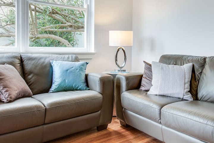 Art Deco 2-bed Close To City And Harbour - Taronga Zoo Sydney