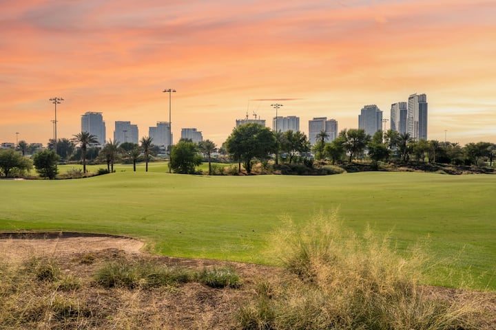 Guestready - Private 4br Villa | Golf Course View - Dubai