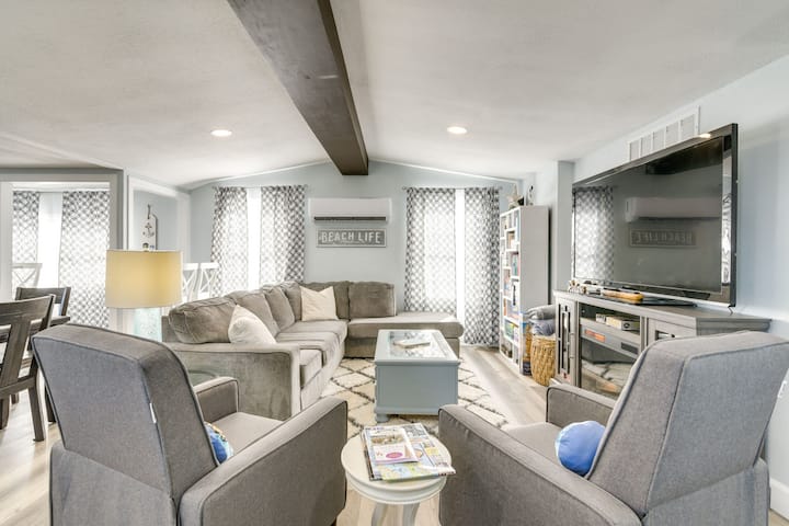 Galveston Beach Retreat| Balcony & Walk To Seawall - Galveston, TX