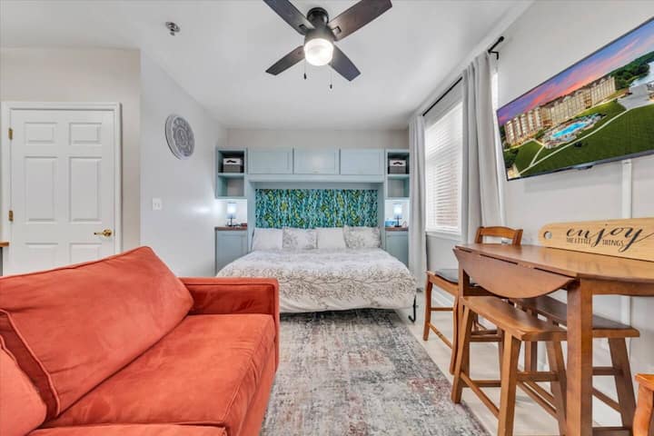 3402-pointe Studio-mariners Landing - Smith Mountain Lake, VA