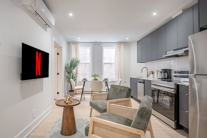 Downtown Montreal Loft: Modern Comfort - LaSalle