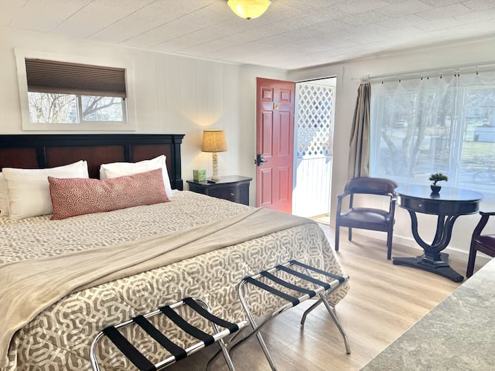 Gallagher's Travels Room 1 (King Bed) - Bar Harbor, ME