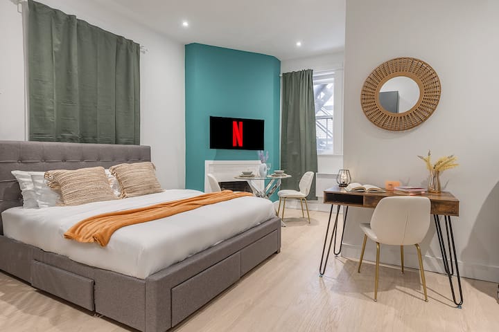 Montreal's Cozy Designer Den Awaits! - Montreal