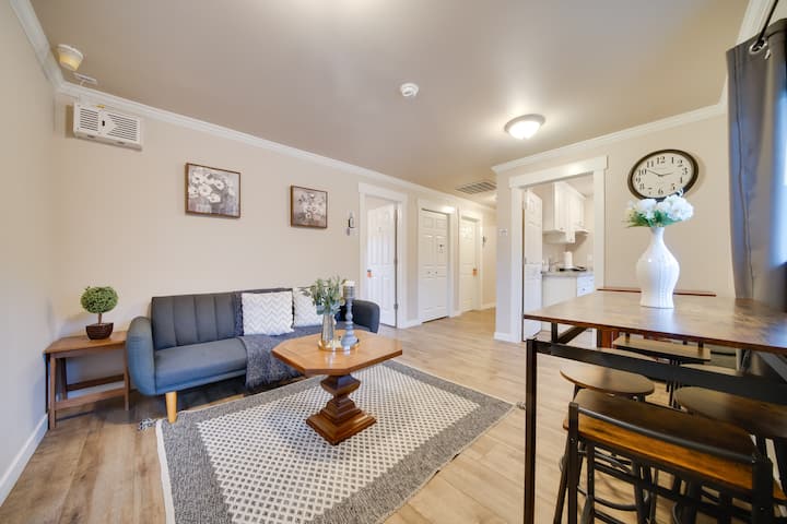 2 Mi To Lumen Field! 2nd-floor Apartment W/ Deck - Seattle, WA