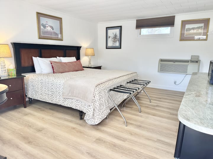 Gallagher's Travels Room 2 (King Bed) - Bar Harbor, ME