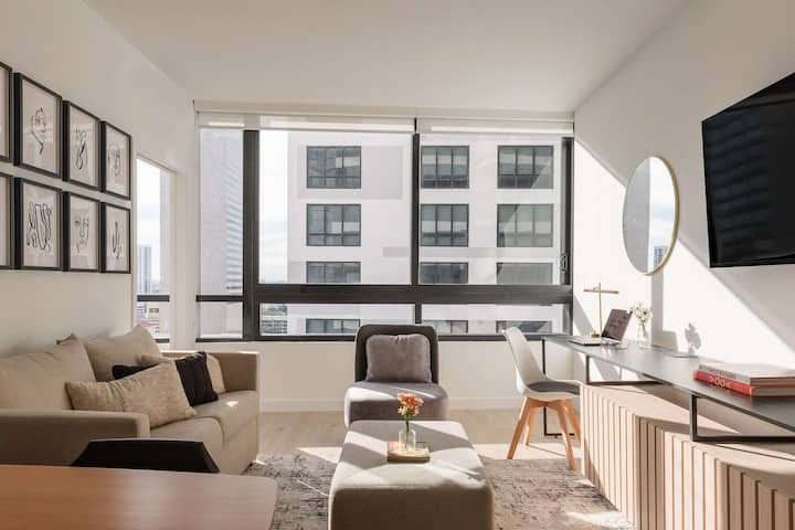 Stylish 2br Downtown Condo | Resort-style Living - Miami