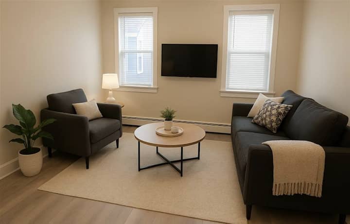 Harbor Hideaway • Walk To The Famous Hope Street! - Bristol, RI