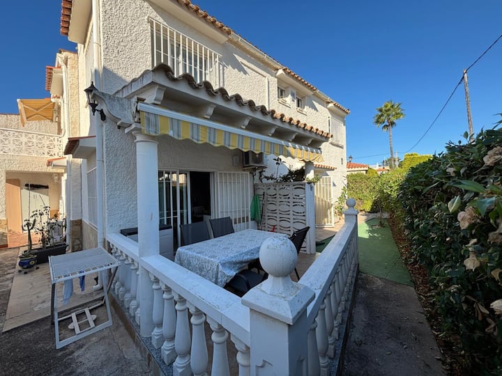 Villa Nora. Semi-detached Villa By The Sea - Vinaròs