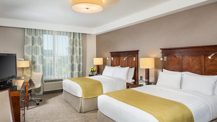 Walkable To The Honda Center & Angels Stadium - Orange, CA