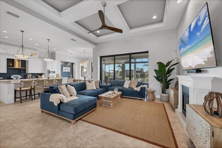 Luxury Waterfront Retreat In Punta Gorda Isles - Punta Gorda, FL