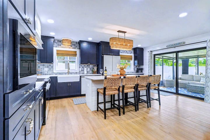 Island Getaway Steps From The Beach - Indian Rocks Beach, FL