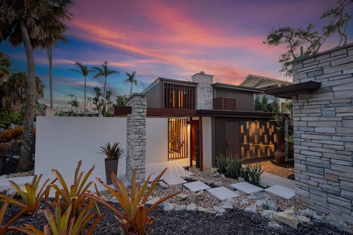Sundown Sanctuary! Modern Home Near The North End - Sarasota, FL