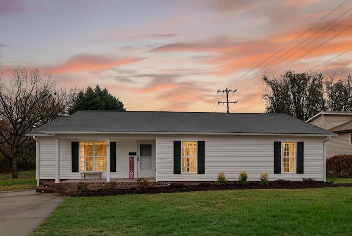 Belmont Gem | 4br Stay Walkable To Downtown - Belmont, NC