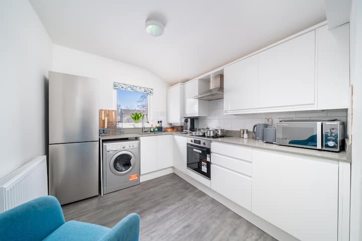 Modern 2bed Ensuite Parking Sleeps 5 Wifi & Desk - Ilford