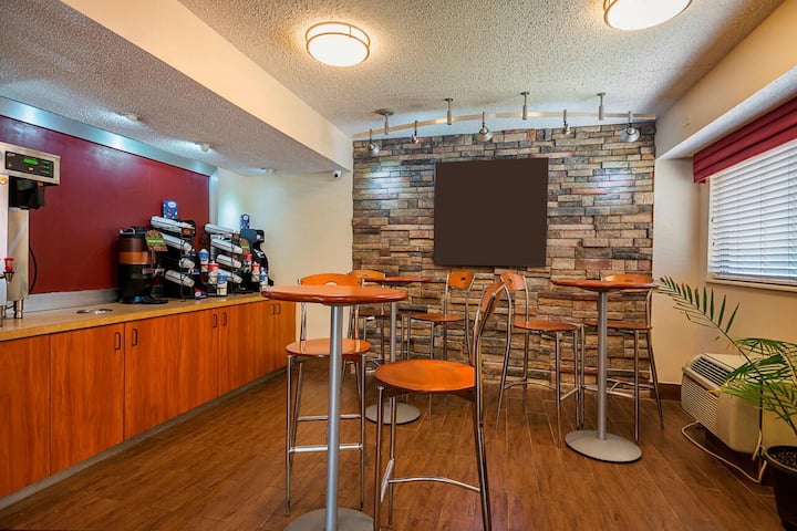 Airport-area Rooms Near Attractions | 2 Units - Grapevine, TX