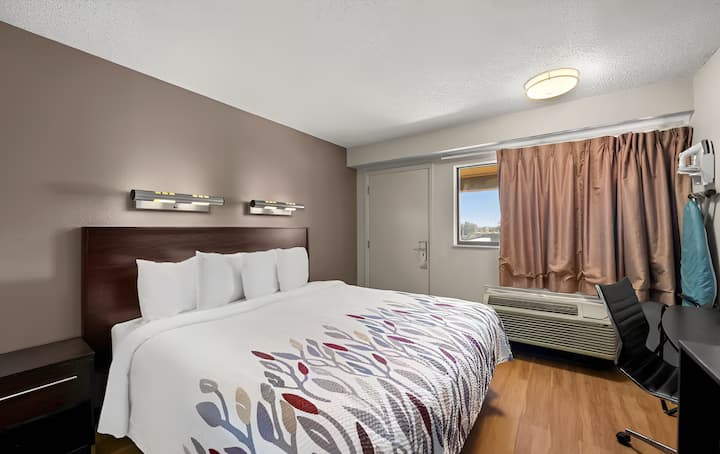 Family-friendly Rooms Near Lake & Golf | 4 Units -