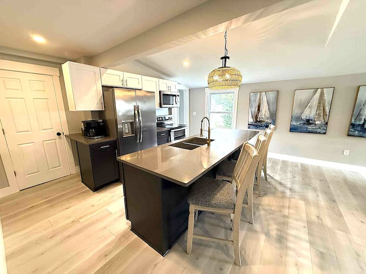 Beach Community-2 Homes-7 Bdrms/4 Bths - Indoor Water Park, Sandusky