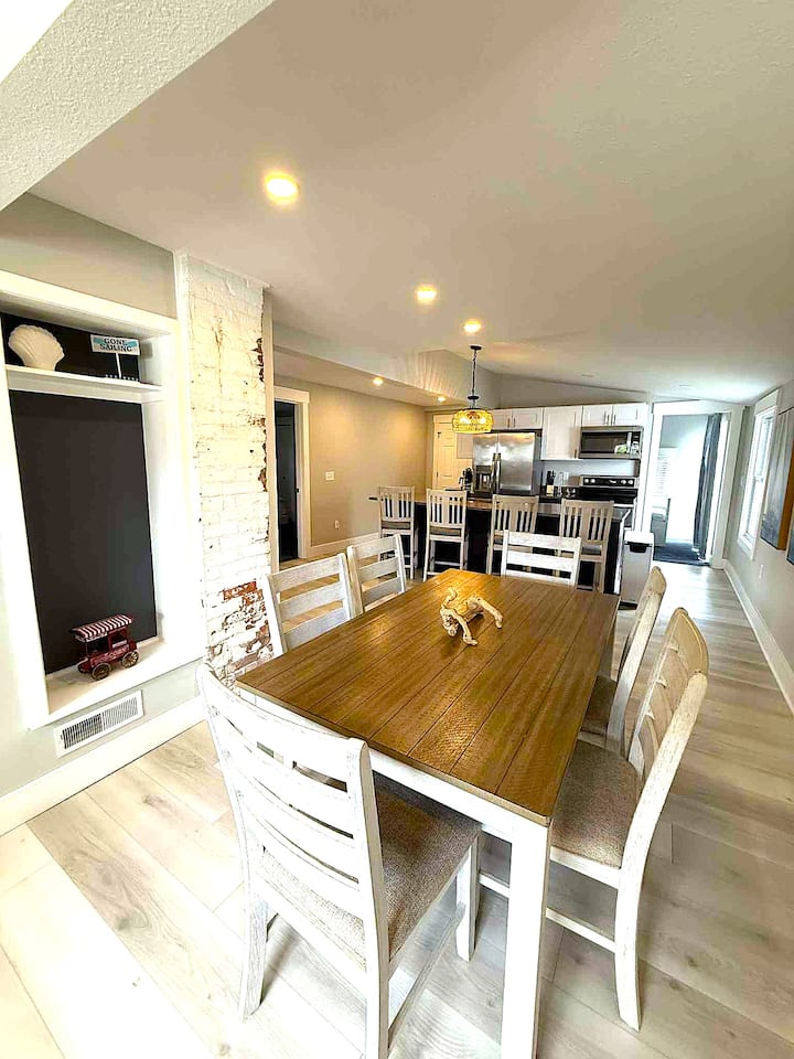 Beach Community-2 Homes-7 Bdrms/4 Bths - Sandusky, OH