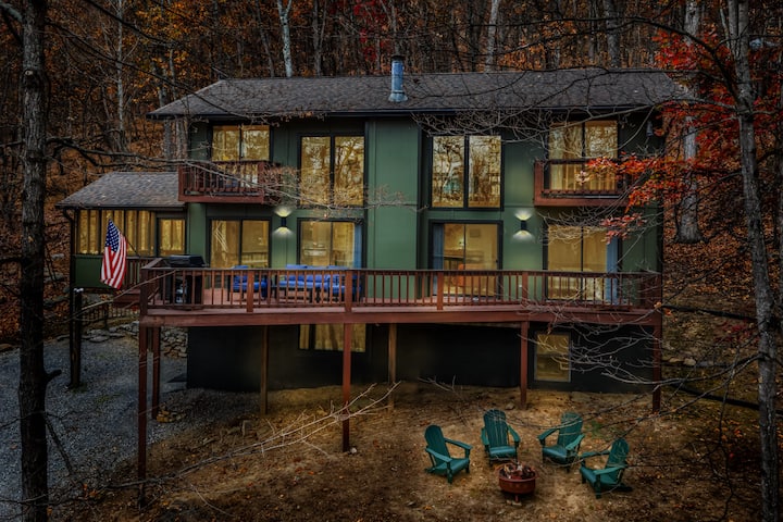 Skyefall Wifi, Fireplace, Hot Tub, Fire Pit, Deck - Great Cacapon, WV