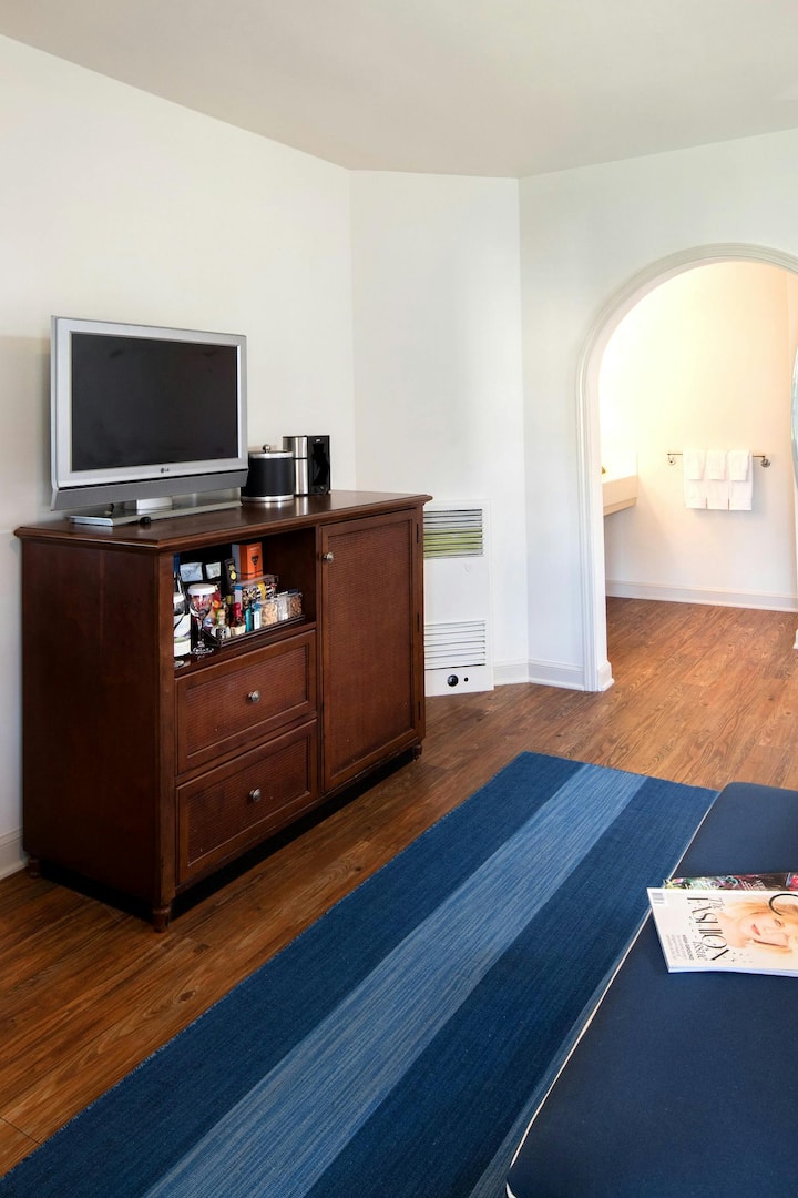 Timeless Gem Where Relaxation Meets Art & Culture - Santa Barbara, CA