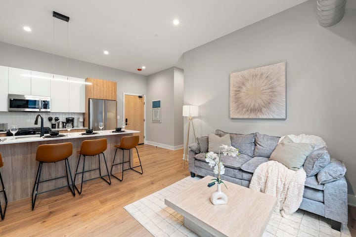 Cozy 2bd 2ba Apt! Steps To Lake With Gym & Parking - Chicago, IL