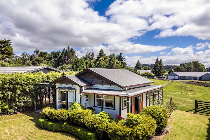 Clarks Country Cottage – A Peaceful Rural Retreat - Taupo