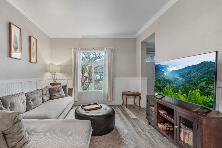 Artsy Restored Bungalow | 12 Min To Broadmoor - Colorado Springs, CO