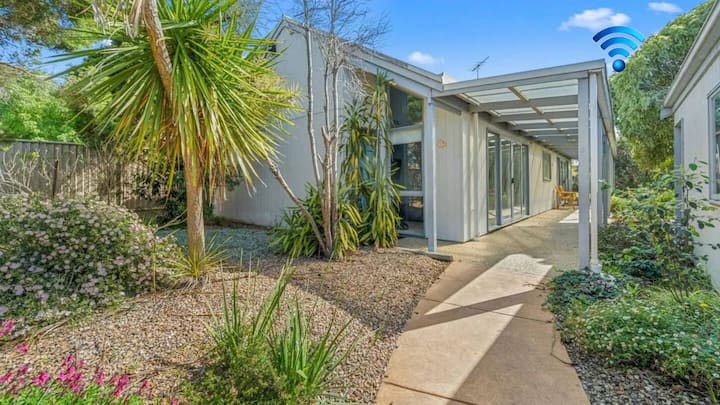 Aldebaran Road Beach House - Coastal Getaway - Point Lonsdale