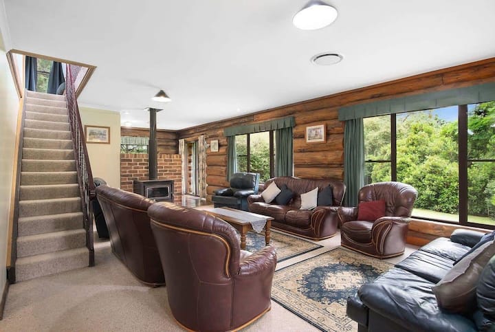 Canobolas Mountain Four-bedroom Log Cabin - Orange