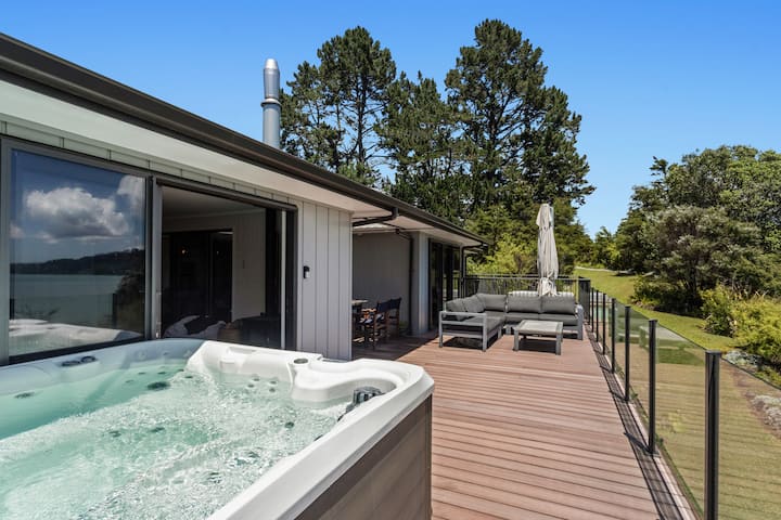 Hihi O Te Ra - Waterfront Waiotahe Holiday Home - Ōhope