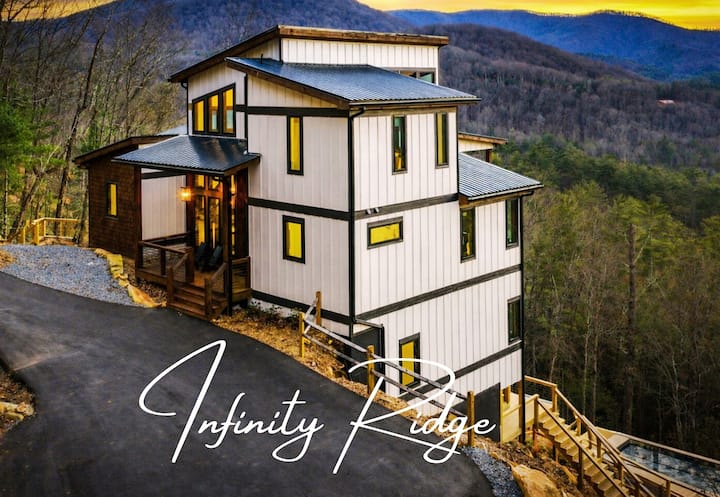 Ultra-luxe Pool Retreat • Epic Views, Stylish Vibe - United States