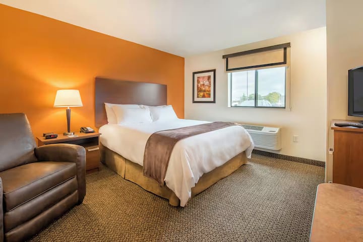 Double The Comfort! Two Units W/ Queen Beds - Grand Forks, ND