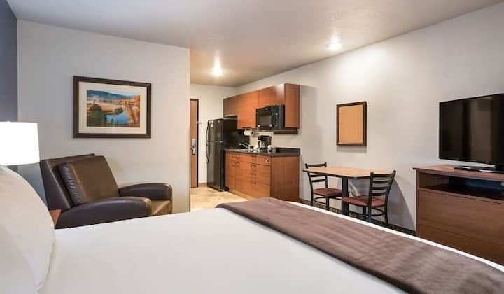 Pet-friendly Stay W/ Kitchenette Near Downtown - Missoula, MT