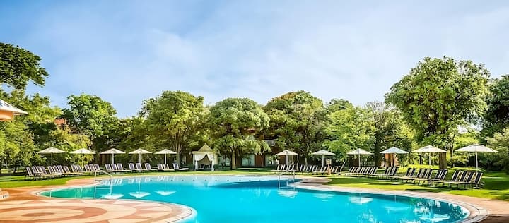 Rare Find! 4 Family Rooms, Close To Victoria Falls - 