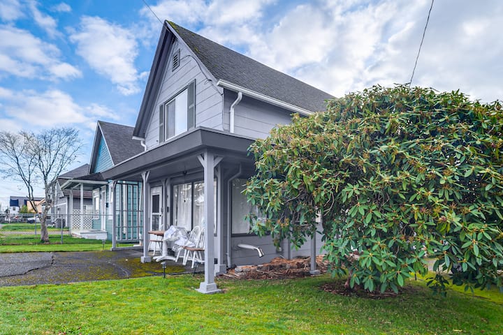 Walkable Home In Hoquiam! Olympic Peninsula Base - Aberdeen, WA