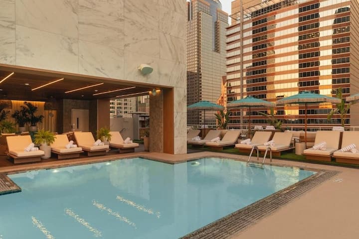 Stay In The Heart Of La – 3 Relaxing Units - Los Angeles, CA